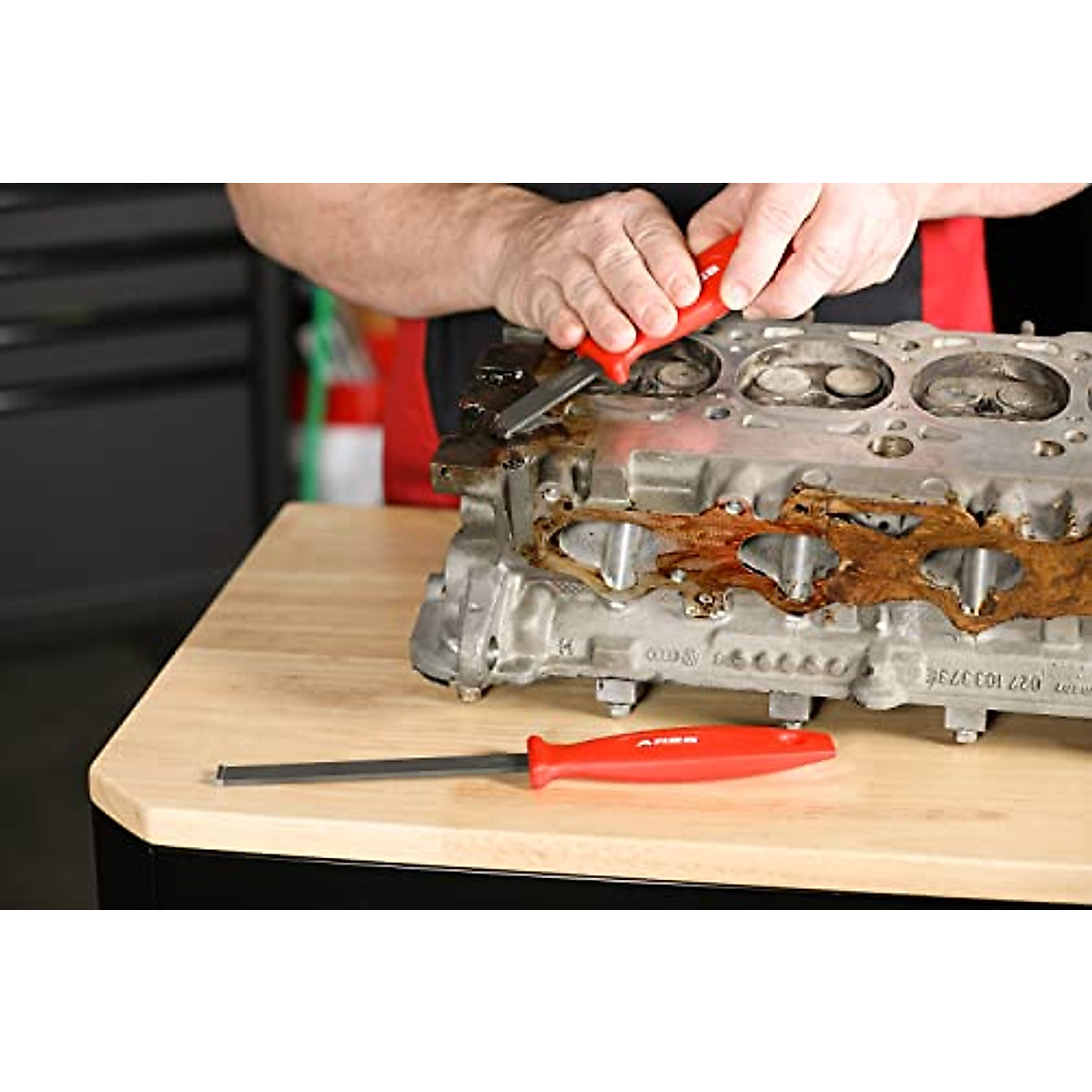 ARES 10041 – Tungsten Carbide Scraper – 5-8-Inch-Wide Blade – Tungsten Carbide Blade Tip with Abrasive Finish – Removes Residue from Steel, Aluminum, and More