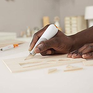 Fiskars Crafts Heavy-Duty Easy Change Detail Knife, No. 2 Blade, w/#2, Multicolor