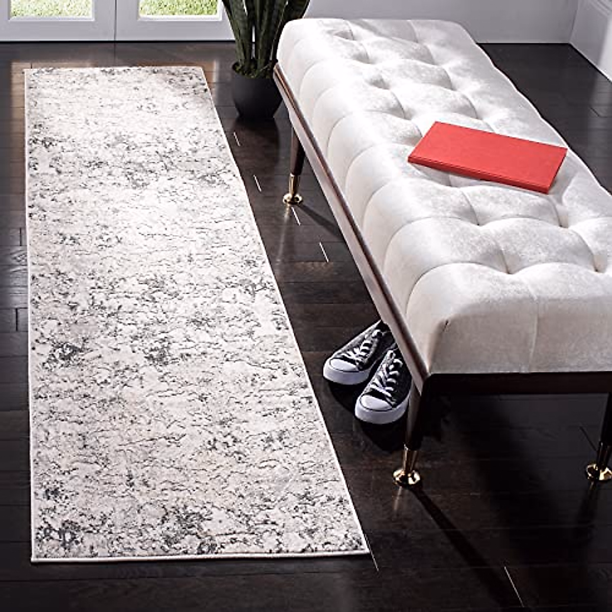 SAFAVIEH Vogue Collection Runner Rug - 2' x 8', Beige & Charcoal, Modern Abstract Design, Non-Shedding & Easy Care, Ideal for High Traffic Areas in Living Room, Bedroom (VGE144A)