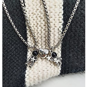 WAINIS 2 Pcs Stainless Steel Couples Necklaces Astronomy Spaceman Matching Couple Necklaces Valentine’s Day Gift for Him Her or Best Friends Jewelry