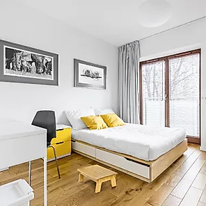 Tlence 6.5" High Bamboo Step Stool, 300 Lbs Capacity Bedside Stepping Stool, Non Slip Potty Training Stool for Adults, Safety Wooden Foot Stool for Bathroom Bedroom Garden Kitchen, Easy Assembly