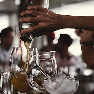 Cocktail Shaker Bartender Kit 24 Ounce with Cocktail Strainer, Bar Kit Drink Mixer Shaker Martini Shaker（Black）