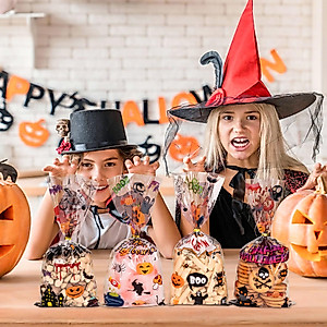 Larcenciel 100 Pcs Halloween Cellophane Treat Bags, Pumpkin Bat Halloween Candy Bags with Twist Ties for Snack Chocolate Popcorn, Bat Pumpkin Spooky Witch Clear Plastic Goodie Bag Party Favor Bags Halloween Decor