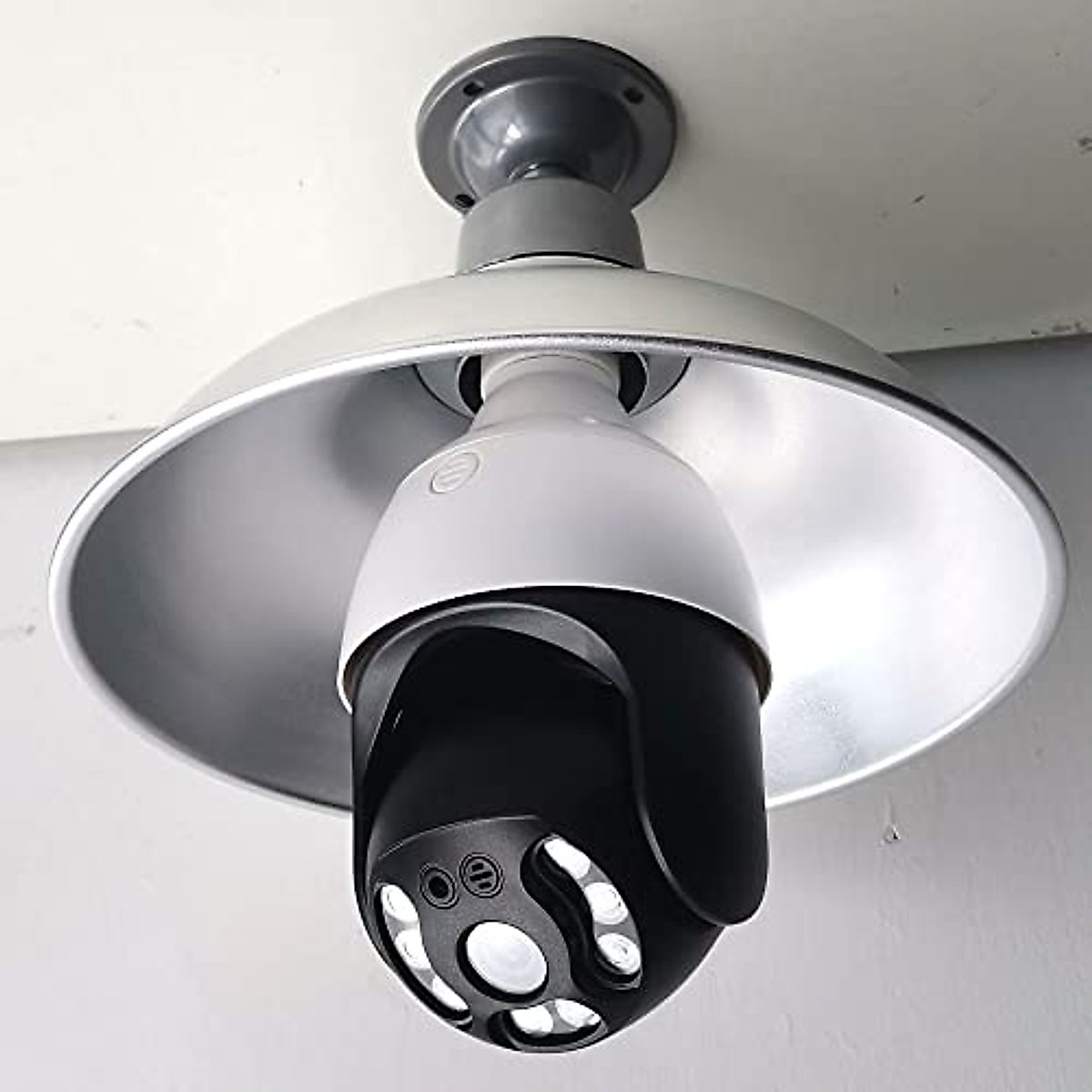 EVERSECU 2K 4MP Light Bulb Security Camera, Outdoor Waterproof, 360° View, 2.4G WiFi&Wireless, Motion Detection, Auto Tracking, 2 Way Audio, Color Night Vision, Work with Alexa Google
