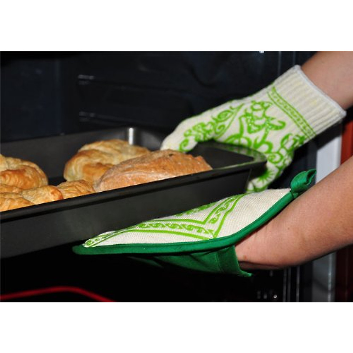 G & F 1688 Dupont Nomex & Kevlar Heat Resistant Oven Gloves, 3-Finger Oven Gloves & Pot Holder Set