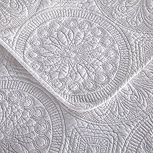 Brandream White Medallion Quilted Throw Blanket for Bed Couch Daybed Cotton Quilt 47 X 60 Inch + 2 King Shams