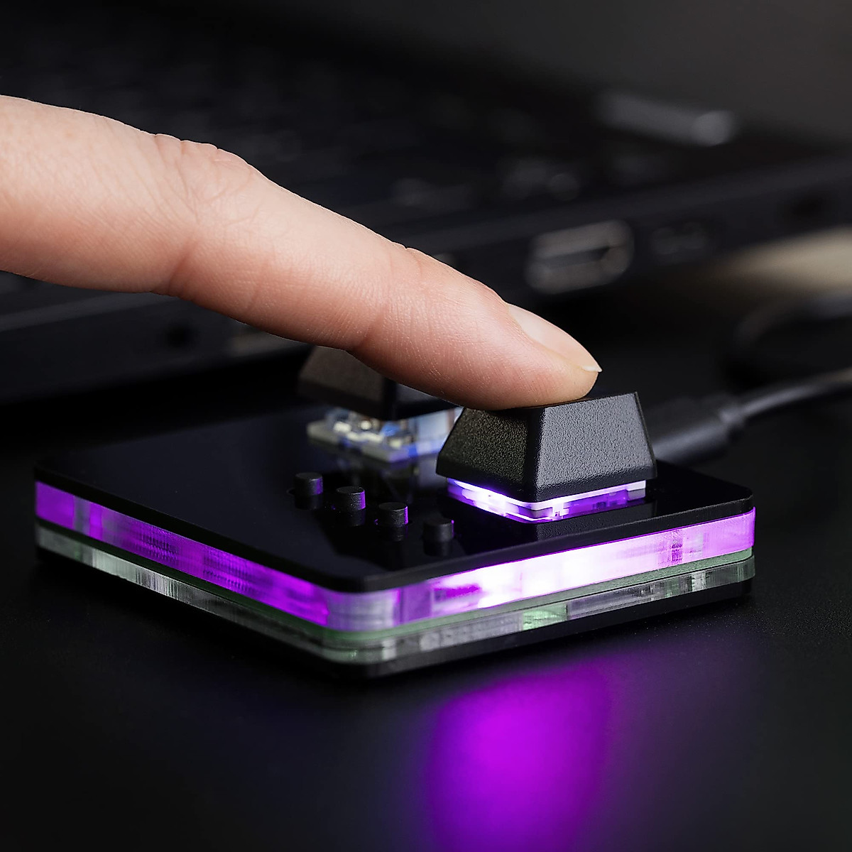 kwmobile 2 Key Macro Keyboard - Mini Programmable 2 Key 4 Button 1-Handed Keypad Macro Pad for Gaming Compatible with macOS and Windows - Black