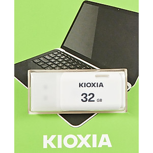 Kioxia USB Flash Drive 32 GB USB 2.0 TransMemory U202 LU202W032GG4 White