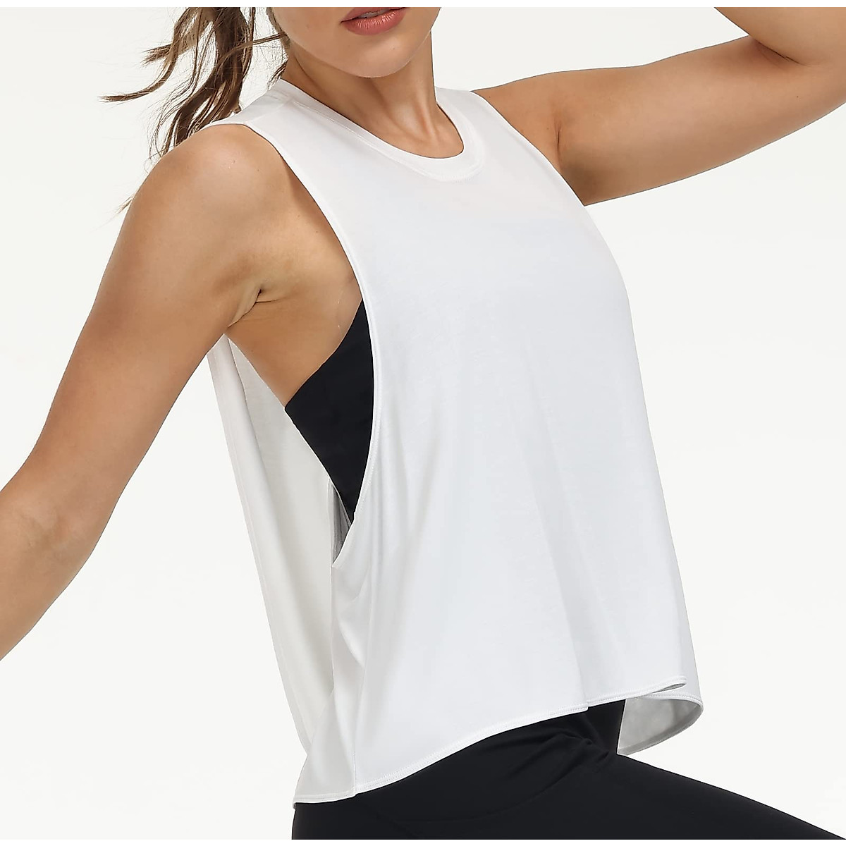 THE GYM PEOPLE Women's Open Cross Back Workout Tank Tops Loose Fit Sleeveless Yoga Running Shirts White