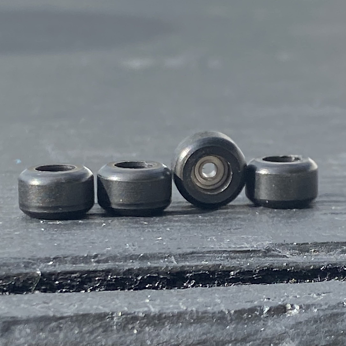 Yllo Simon Dee Complete 5 Ply Wood 100mm x 33mm Fingerboard with Upgraded 32mm Trucks, Lock Nuts, CNC Wheels