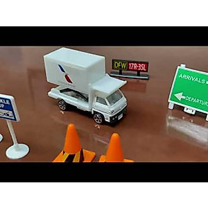 Daron American Airlines Airport Playset with Die-Cast Metal Model Airplane with Plastic Parts, Cars and Transportation Toys for Kids Ages 3+