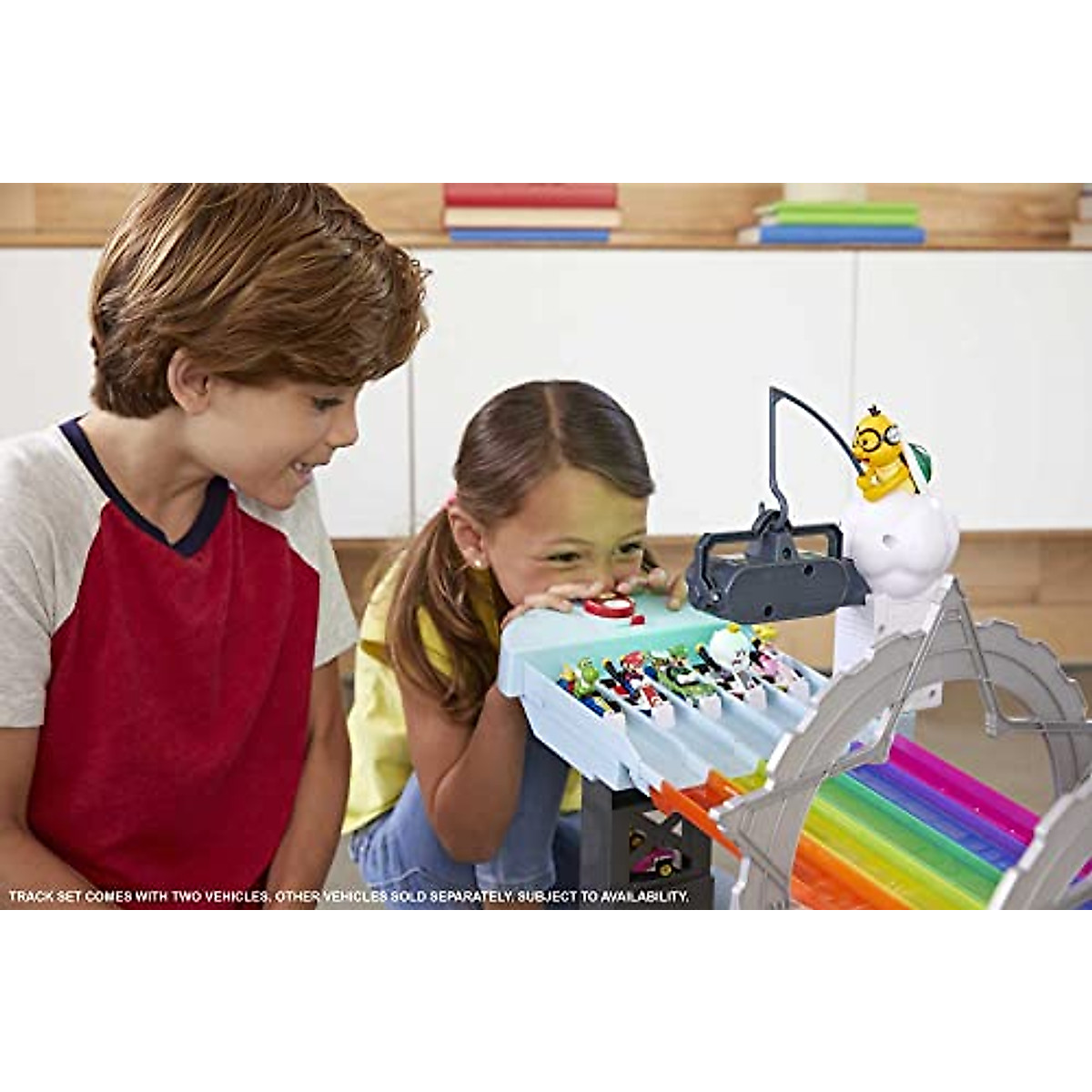 Hot Wheels Mario Kart Rainbow Road Raceway 8-Foot Track Set with Lights & Sounds & 2 1:64 Scale Vehicles, Race with 5-Track Colorful Course with 2 Configurations, Toy Gift for Kids