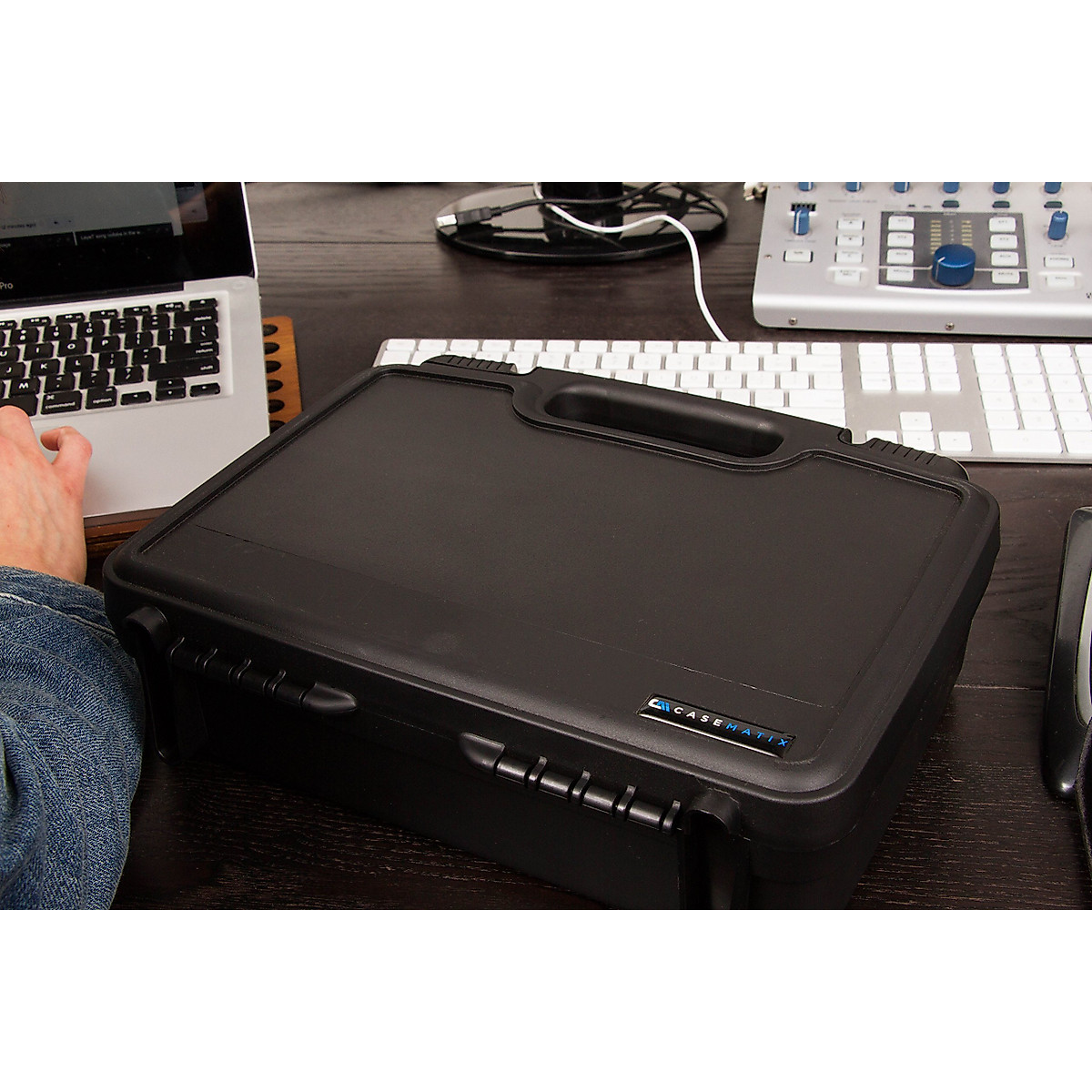 CASEMATIX Studio Microphone Case Compatible with Condenser, Capsule, Tube MXL Genesis, V67G, V69, 770, 990, 550, 551, 440, 4000, 5000, V67, V87, V250 and Accessories