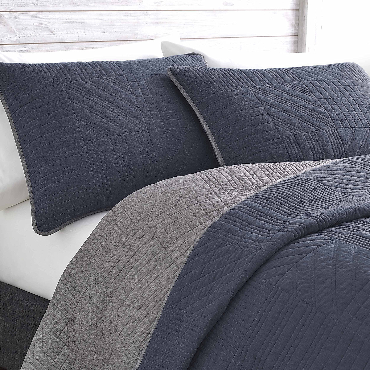 Eddie Bauer - Queen Quilt Set, Reversible Chambray Bedding with Matching Shams, Super Soft Wrinkle-Resistant Home Decor for All Seasons (Hidden Lake Blue, Queen)