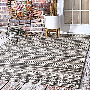 nuLOOM Teofila Aztec Indoor/Outdoor Area Rug, 8' Square, Grey