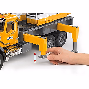 Bruder 02818 Mack Granite Liebherr Crane Truck