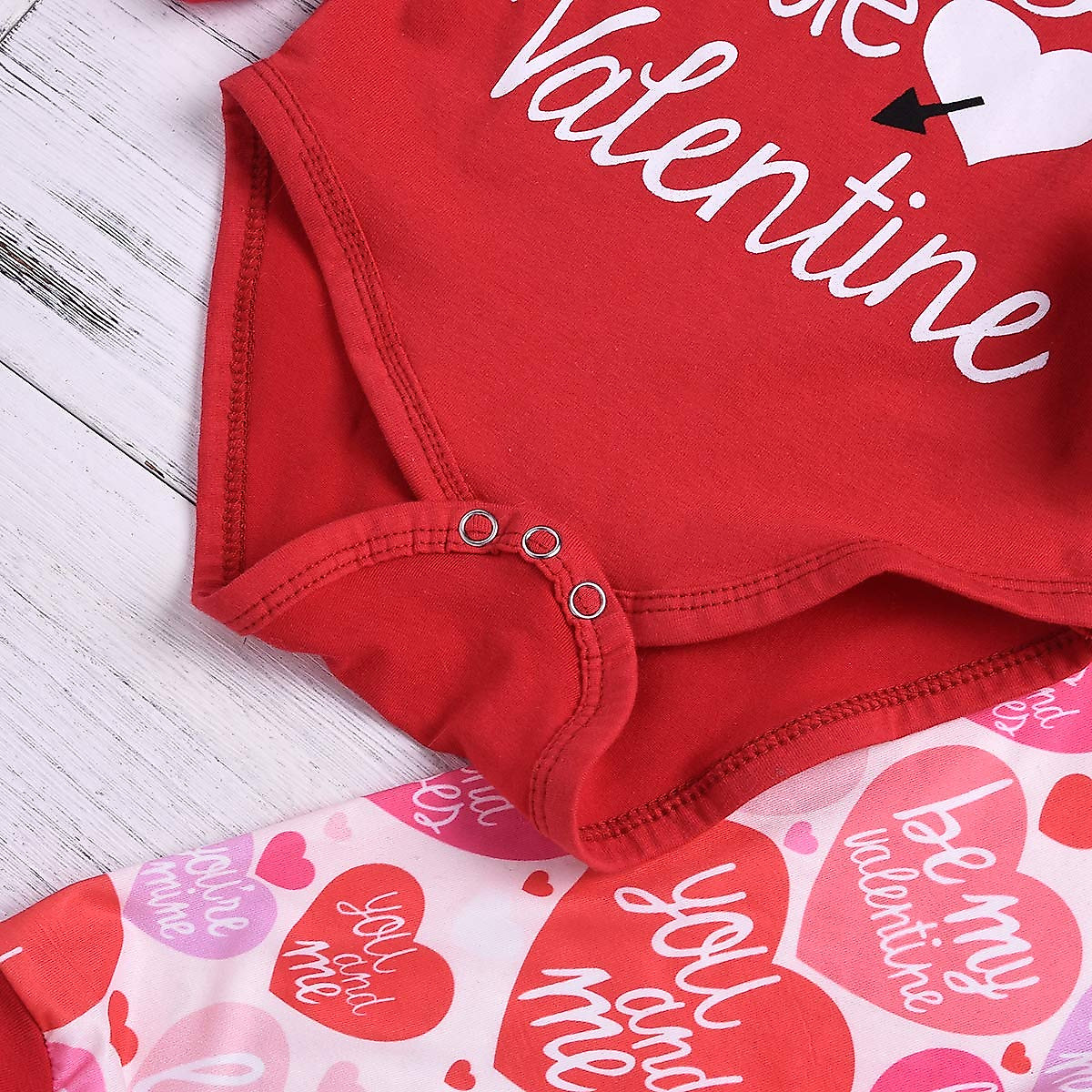 Sasaerucure 4PCS Valentine's Day Outfit Baby Girl Boy Infants My First Valentine's Day Long Sleeve Romper Pants Hat Headband Set (Daddy's Little Valentine, 0-3 Months)