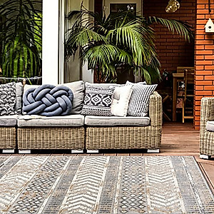 Rugshop Distressed Geometric Indoor/Outdoor Area Rug 5' x 7' Beige