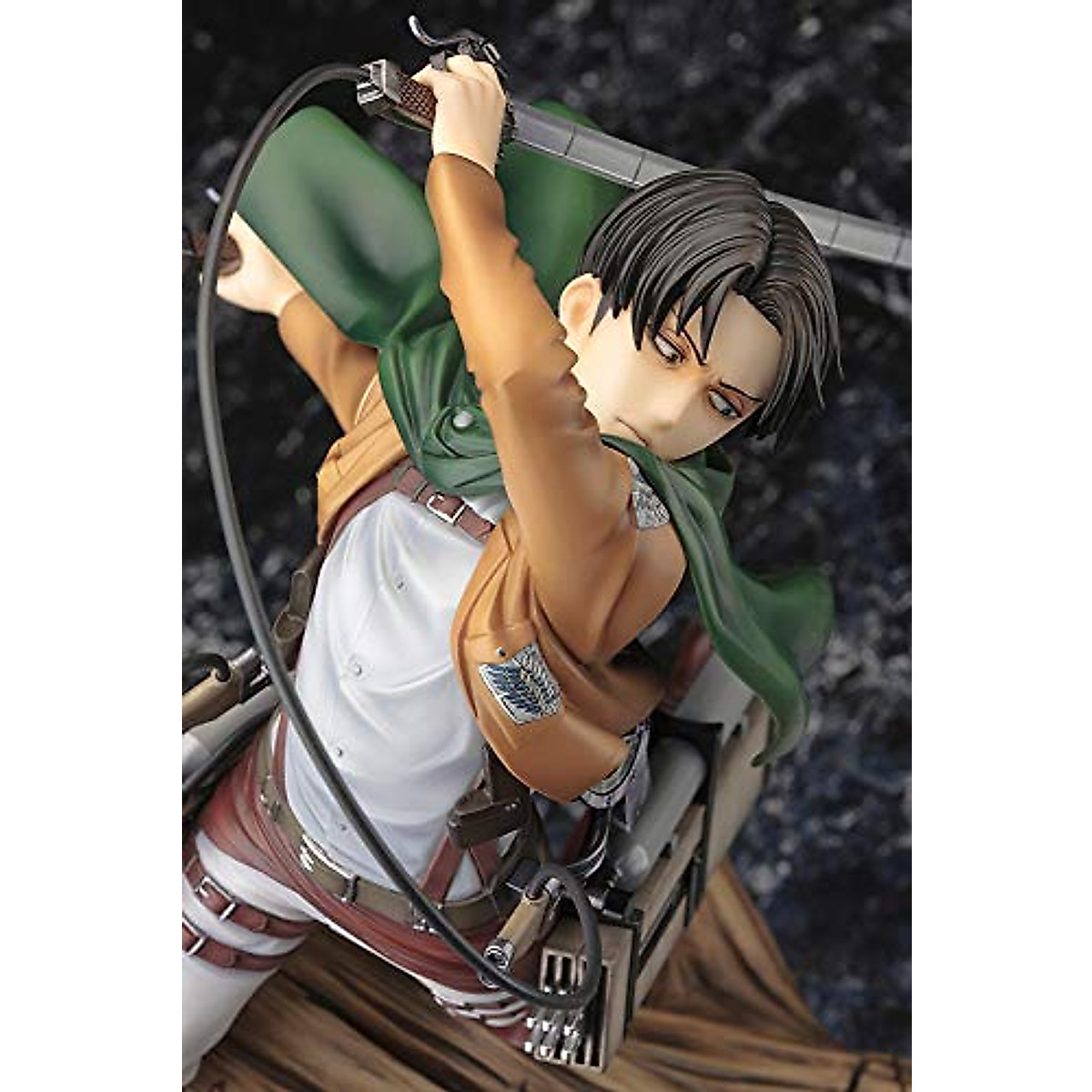 Kotobukiya Attack on Titan: Levi (Renewal Package Version) ArtFX J Statue, Multicolor