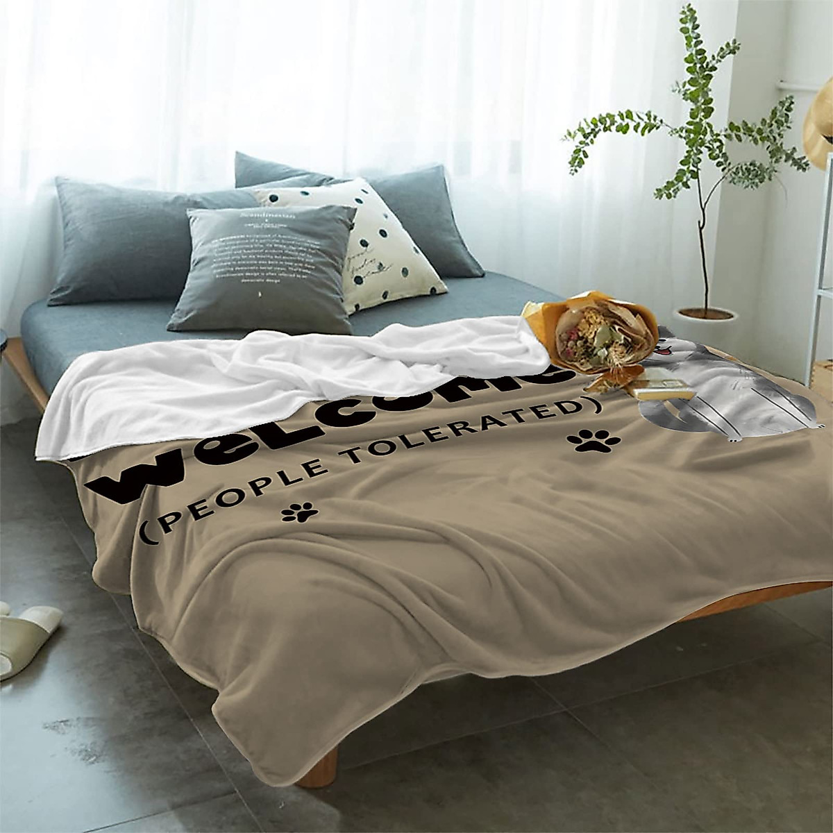 Fleece Throw Blanket Soft for Couch 40x50 Inch, Cartoon Dogs Pets Paws Lightweight Fuzzy Bed Blanket Warm Plush Cozy Throws All Season for Sofa Office Living Room Home Decor