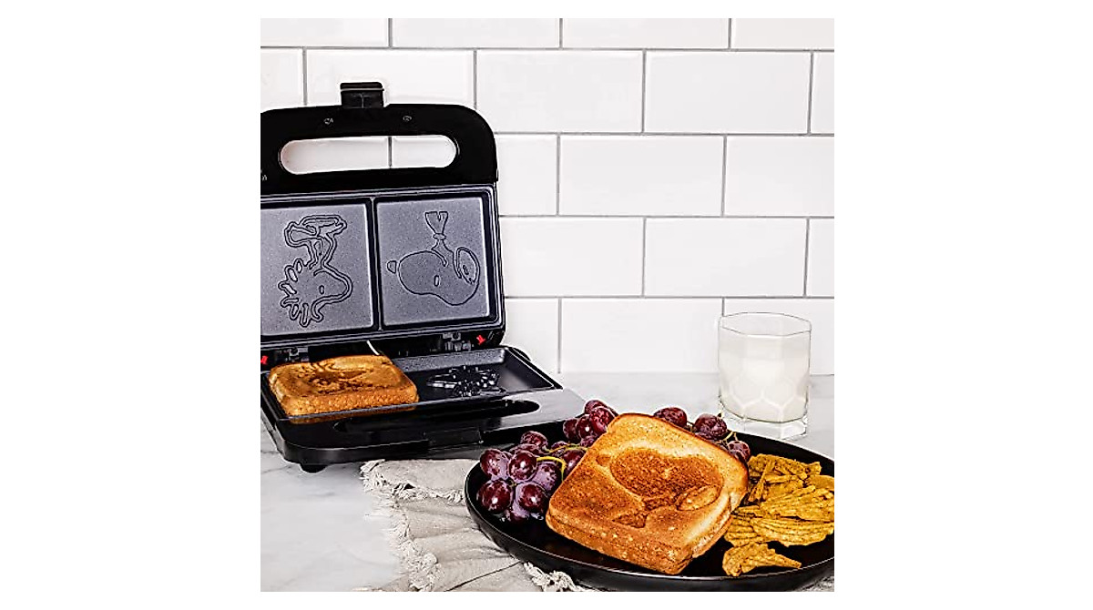 Peanuts Grilled Cheese Maker - Snoopy & Woodstock Sandwiches | Uncanny ...