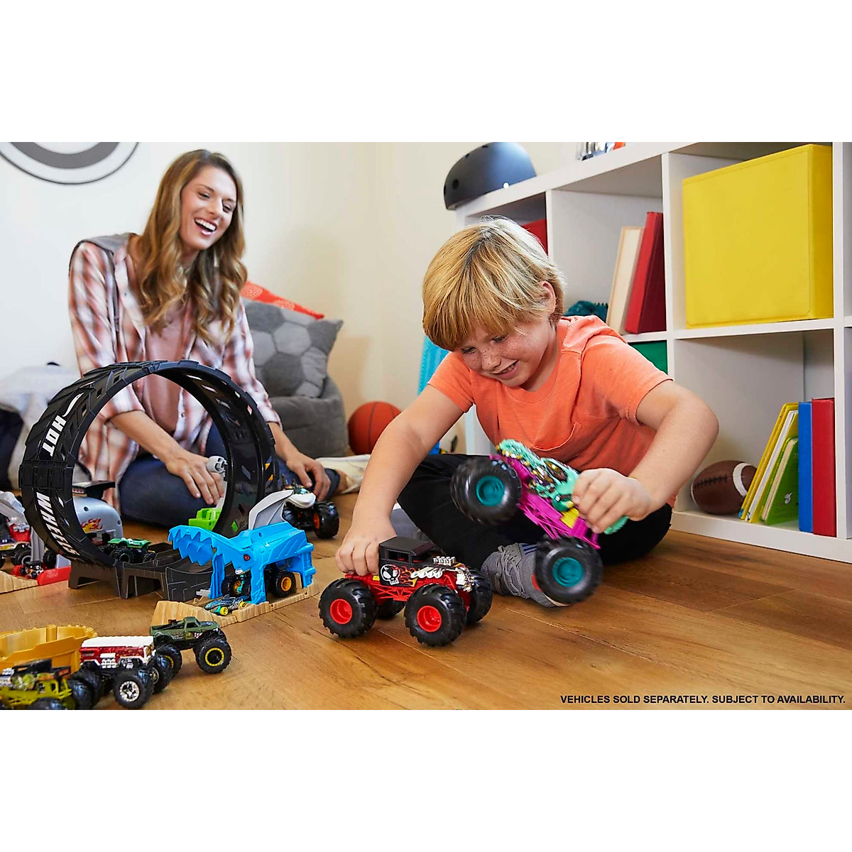 Hot Wheels Toy Monster Trucks, Oversized Die-Cast Bone Shaker in 1:24 Scale, Play Vehicle for Kids & Collectors