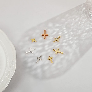 Tewiky Cute Necklaces for Women, Simple Gold Cross Necklaces 18k Gold Plated Cross Pendant Choker Necklaces Dainty Cute Necklaces Aesthetic Gold Jewelry Gifts for Women