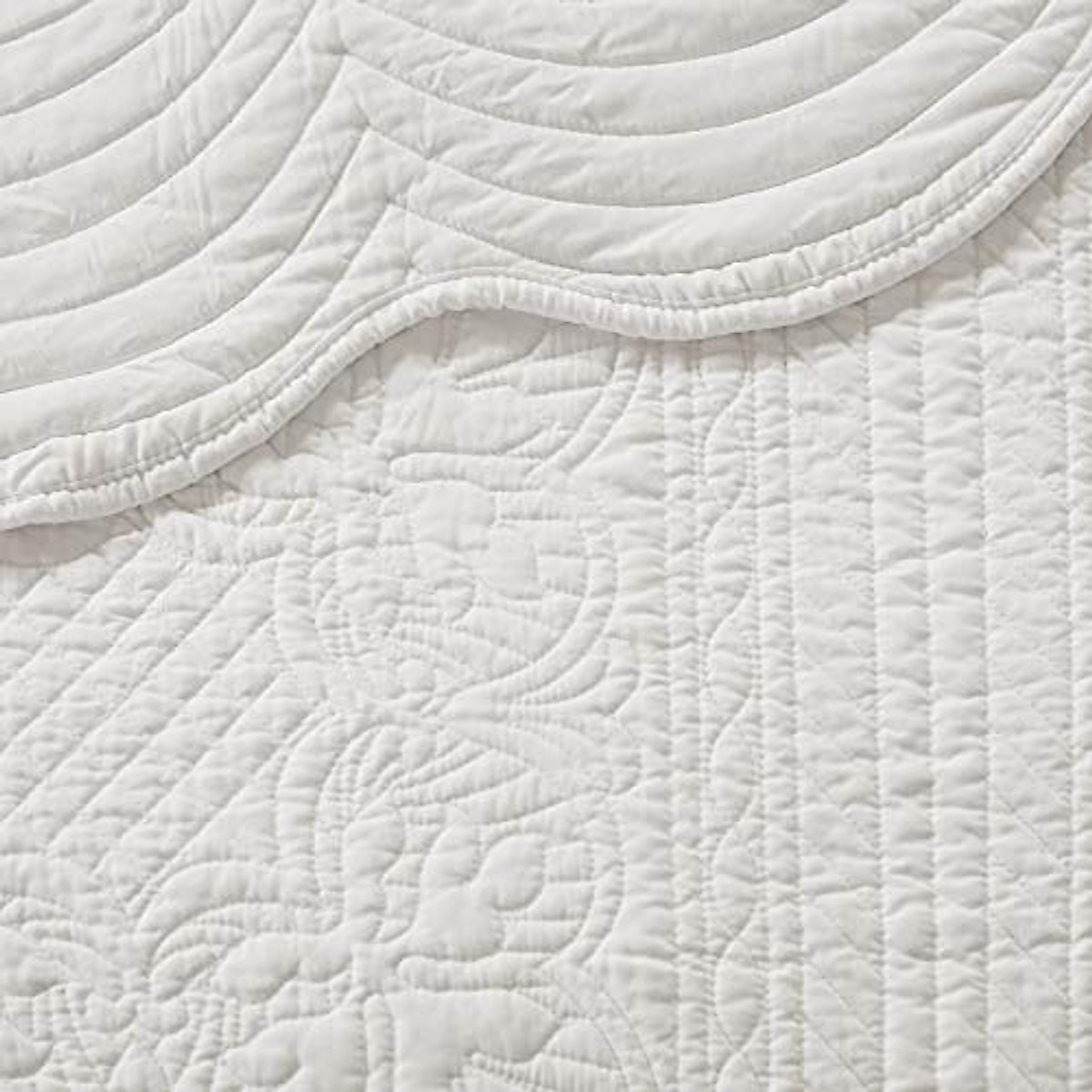 Madison Park Tuscany Quilt Set-Casual Damask Medallion Stitching Design Lightweight Coverlet Bedspread Bedding, Shams, Full/Queen (90 in x 90 in), Medallion White 3 Piece