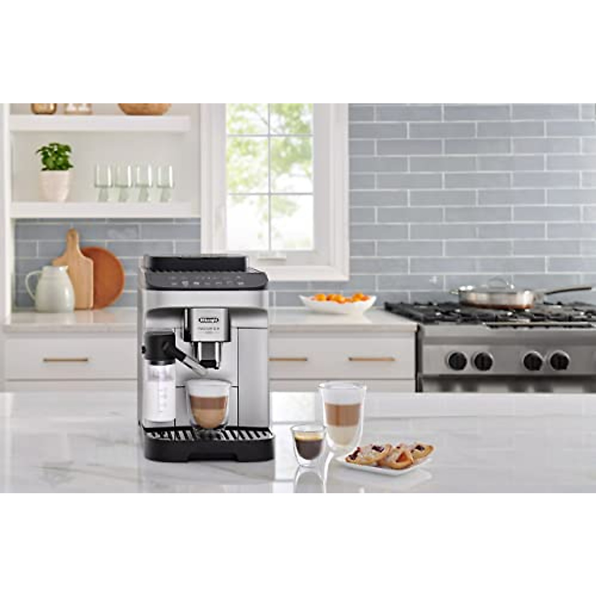 De'Longhi Magnifica Evo with LatteCrema System, Fully Automatic Machine Bean to Cup Espresso Cappuccino and Iced Coffee Maker, Colored Touch Display,Black, Silver
