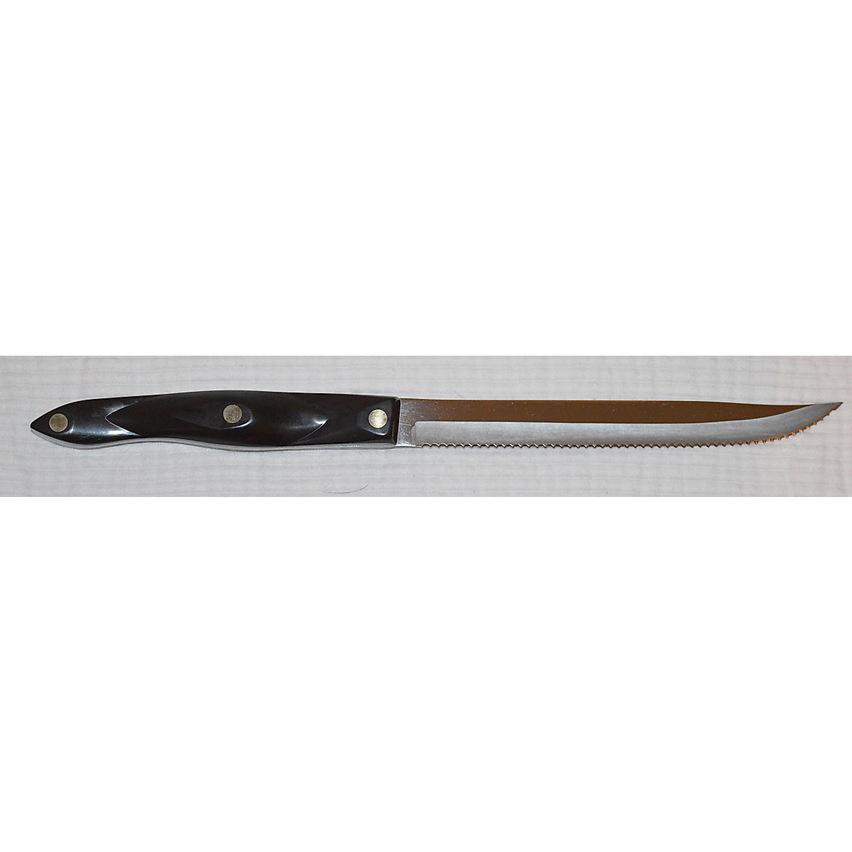 CUTCO Model 1729 Petite Carver...........6¾” Double-D® serrated blade; 5½” Classic Brown ("Black") Handle............in factory-sealed plastic bag