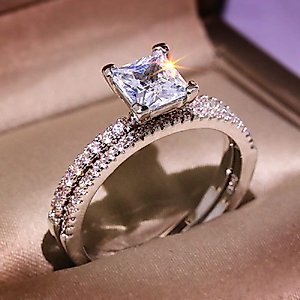 GUIDECUN Women's Princess Cut Cubic Zirconia 2 Piece Bridal Ring Set,CZ Halo Solitaire Wedding Engagement Ring Set (US Size 7)