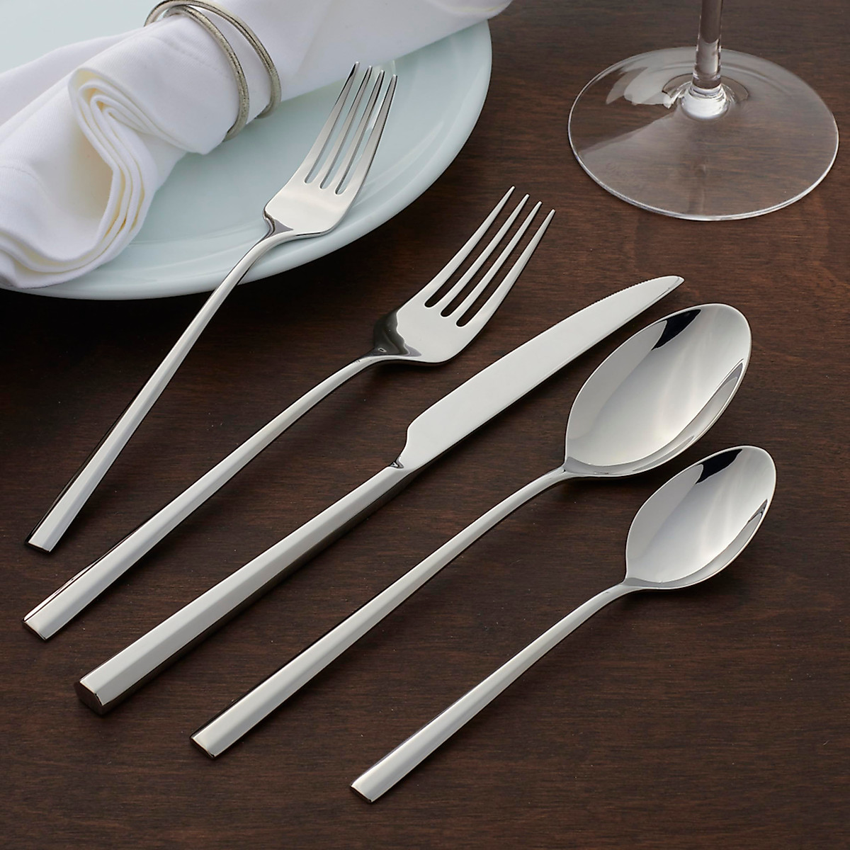 Oneida Doublet 20 Piece Everyday Flatware Set, 3.05 LB, Metallic