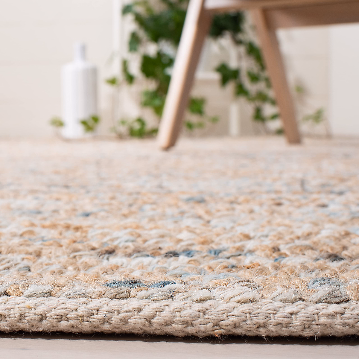 SAFAVIEH Bohemian Collection Area Rug - 6' x 9', Natural & Blue, Handmade Farmhouse Coastal Jute, Ideal for High Traffic Areas in Living Room, Bedroom (BOH901M)