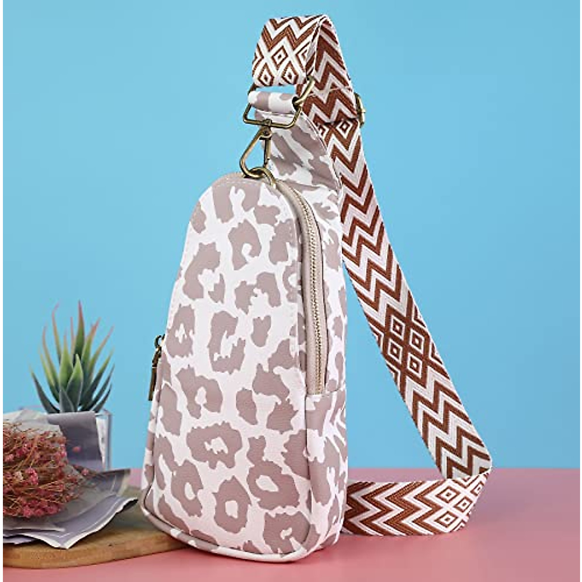 Mzjeaziany Sling Bag for Women Leopard Print Chest Bag Small Crossbody Bag PU Leather Satchel Daypack Shoulder Backpack for Traveling Hiking