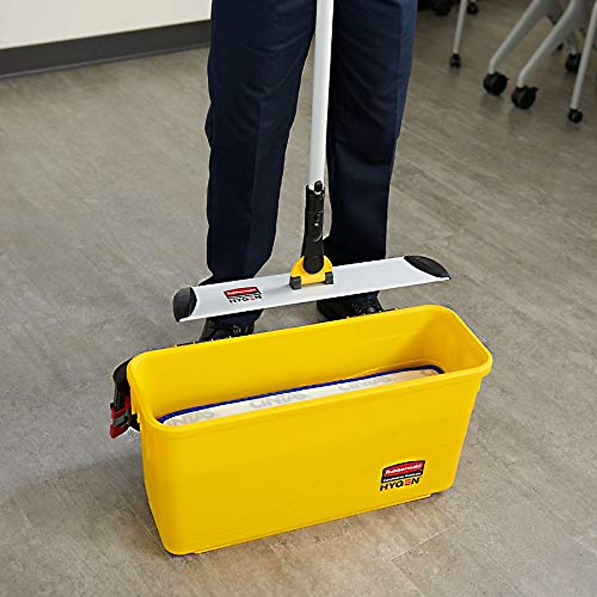 Rubbermaid Commercial Products, Lightweight HYGEN Quick-Connect Mop Frame for Wet or Dry/Dust Pads, 17 Inch, FGQ56000YL00