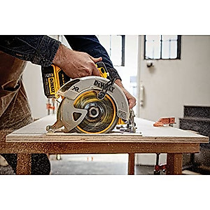 DEWALT 20V MAX* 7-1/4-Inch Cordless Circular Saw with Brake Kit (DCS570P1)