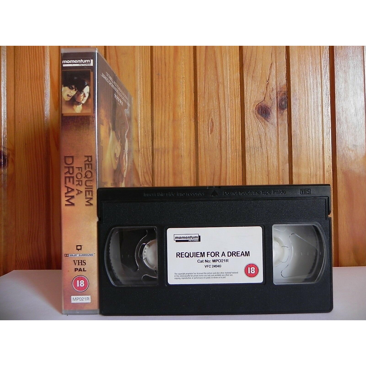 Requiem For A Dream: 2x Sleeve - Momentum - Drama - E.Burstyn - Large Box - VHS