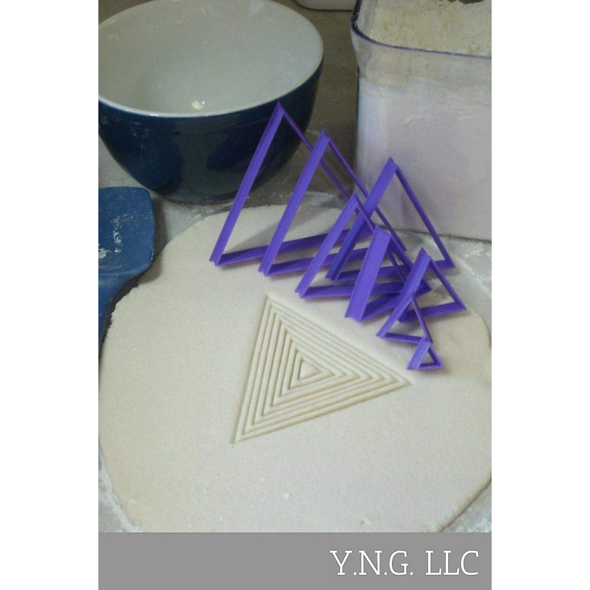 TRIANGLE SHAPE FRAME SET OF 8 SIZE COOKIE CUTTERS USA PR756
