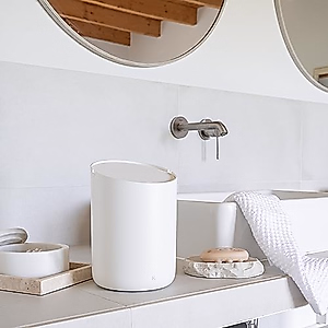 Kazai.® Mini Waste Bin 'Tove' - Small and Unique Design Bin from Berlin | for Bathroom, Kitchen & Desk | 1.5L Capacity, Non-Slip, Inner Bucket | White