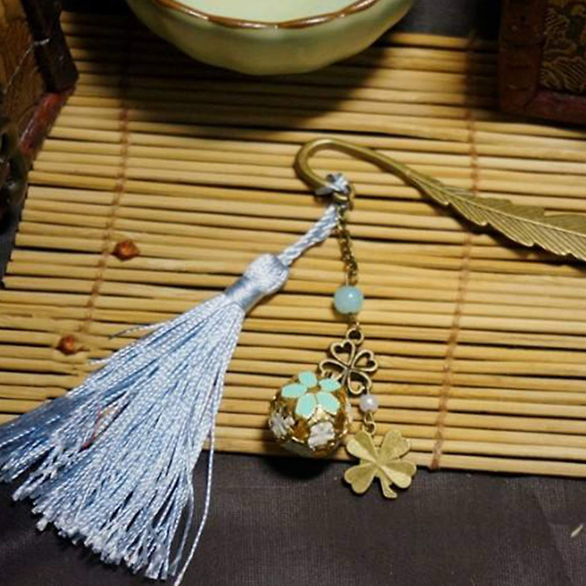 Foraineam 300 Pieces 20 Colors 5 Inch / 13cm Silky Handmade Soft Tassels Floss Bookmark Tassels with Loop for Jewelry Making, DIY Craft Projects, Bookmarks