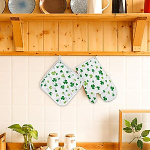 St. Patrick's Day Set of Oven Mitt and Pot Holder Shamrock Leaf Kitchen Mittens Non-Slip Heat Resistant Green Clover Cooking Gloves for Kitchen Cooking BBQ Baking Grilling 12+8