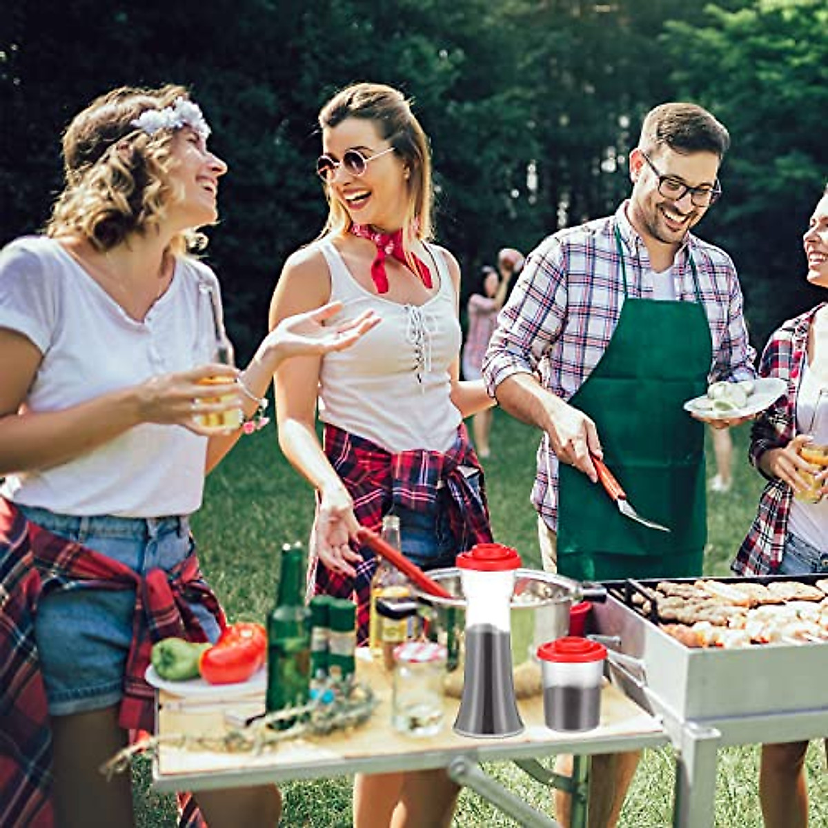 4 Pieces Salt and Pepper Shaker Set Hourglass Picnic Salt and Pepper Shakers Plastic Airtight Spice Jar Dispenser Moisture Proof Salt and Pepper Shakers with Lids for Camping Outdoors Kitchen Lunch