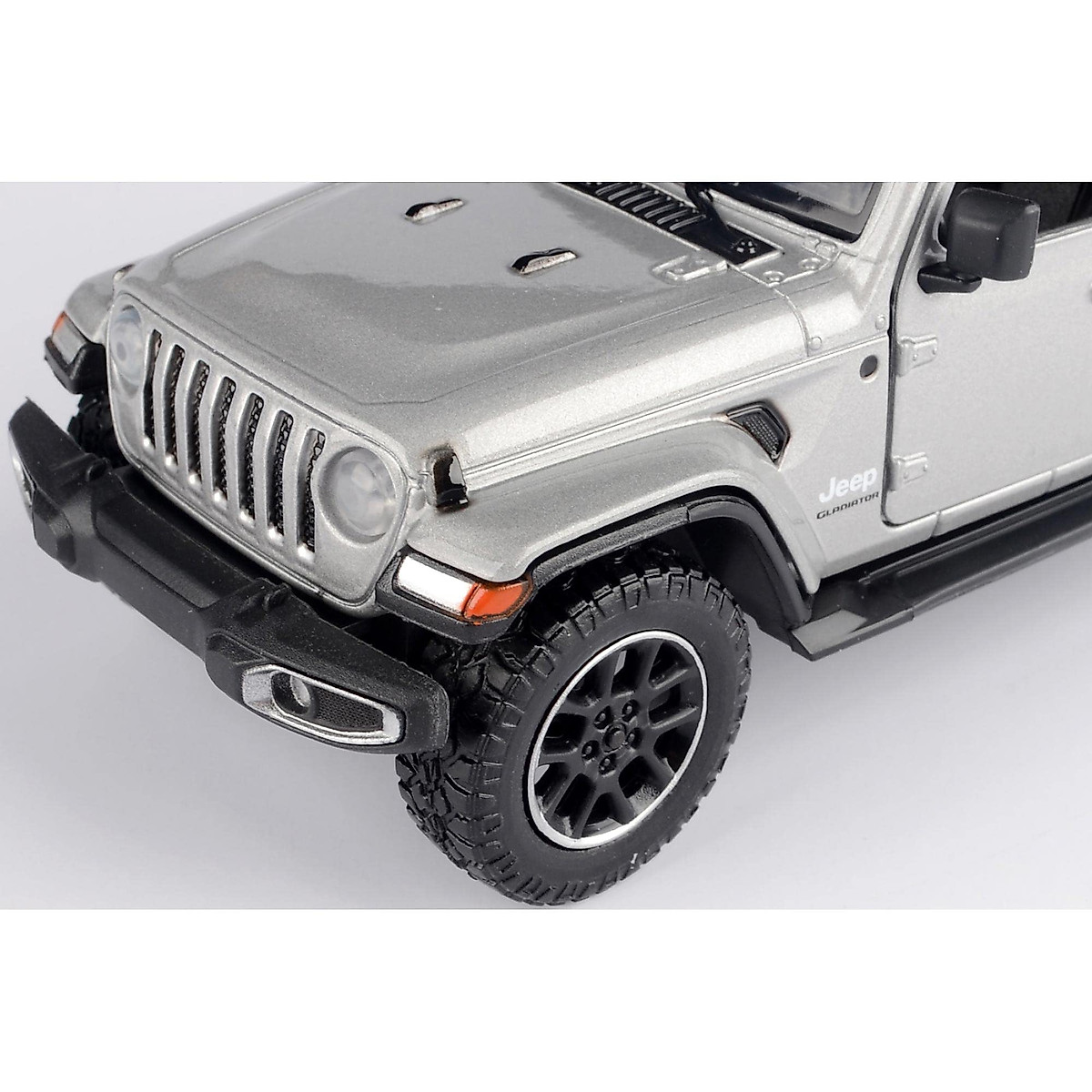 Motormax Toy 2021 Gladiator Overland (Closed Top) Pickup Truck Silver Metallic 124-127 Diecast Model Car by Motormax 79365