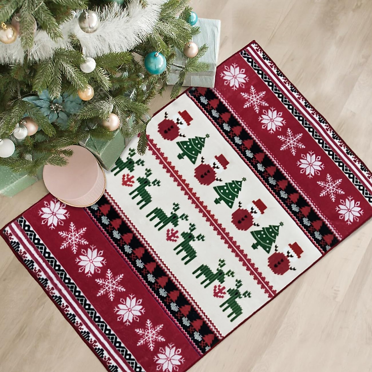 Christmas Area Rugs 4x6 Machine Washable High Traffic Xmas Door Mat Non-Slip Floor Carpet for Living Room Dining Room Bedroom Entryway & Hallway, Snow Print