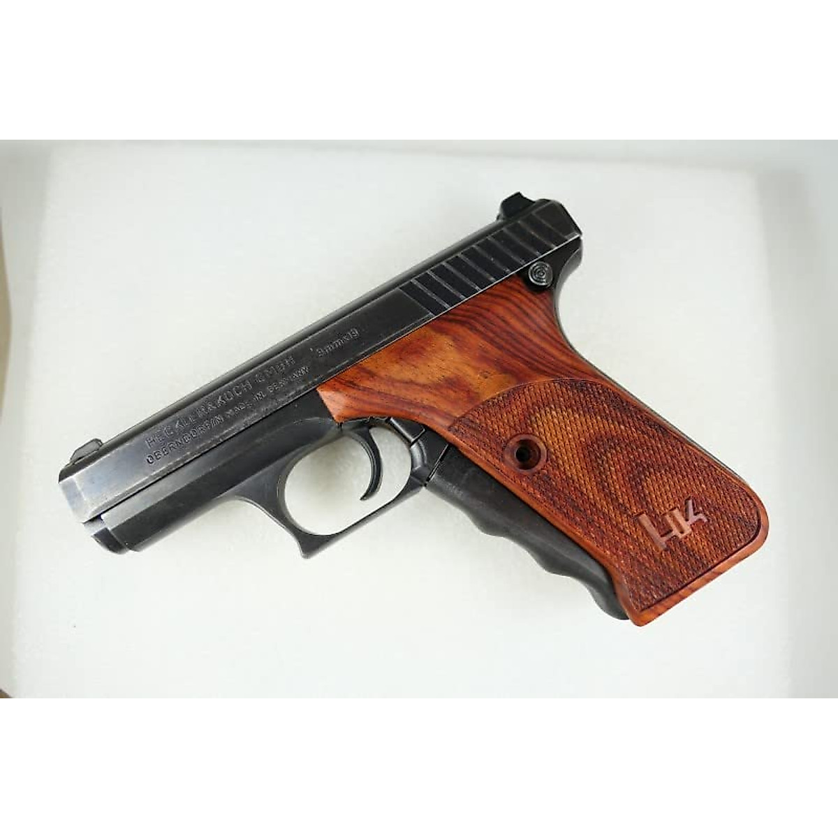 Handgun Grip for a Heckler & Koch (H&K) P7, P7M8 handgun