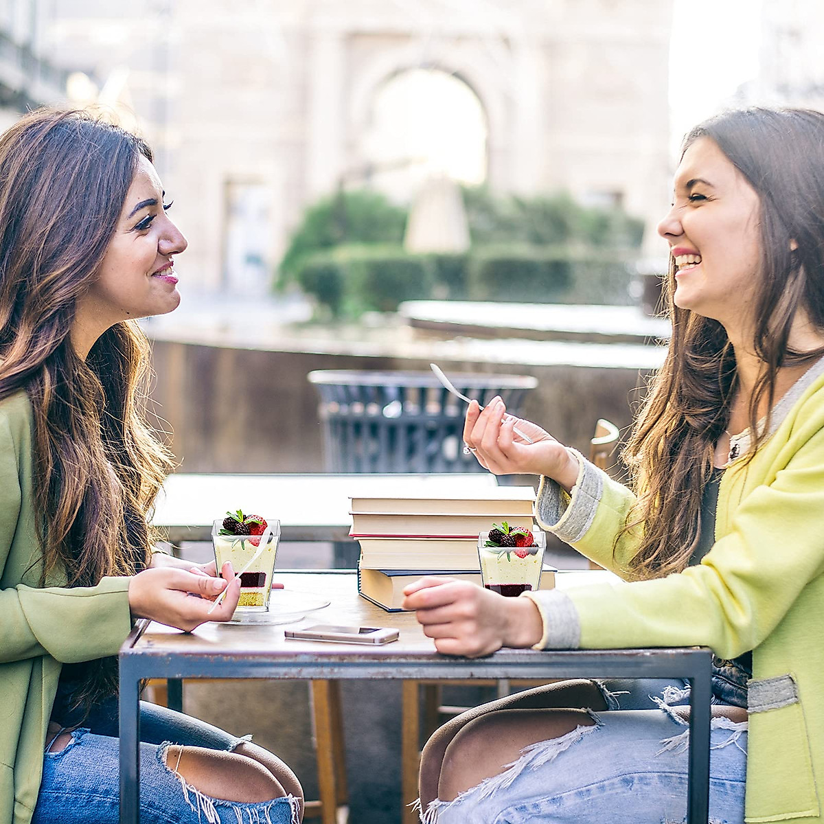 CHENGU 5 oz Clear Plastic Dessert Cups with Lids and Tasting Spoons Disposable Square Dessert Cups Plastic Mini Dessert Tumbler Appetizer Cups for Party Weddings Desserts Appetizers Mousse(125 Sets)