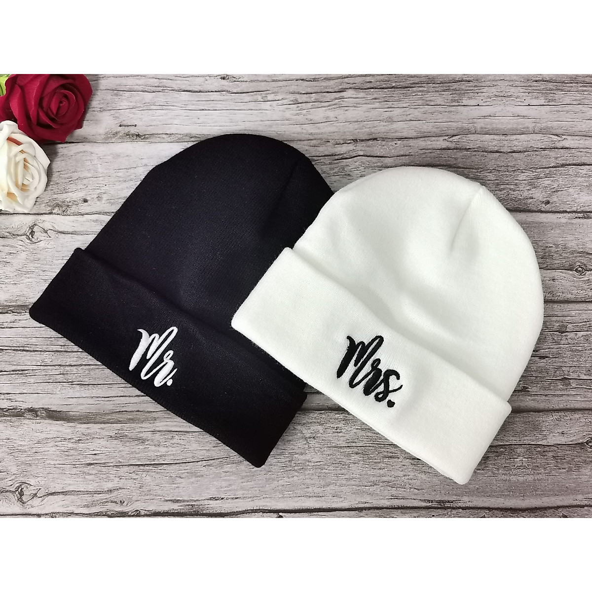 Hepandy Mr and Mrs Beanies Matching Skullies Hats Couples Set, Embroidered Black White Winter Warm Knit Knitted Hat, Honeymoon Wedding Gift