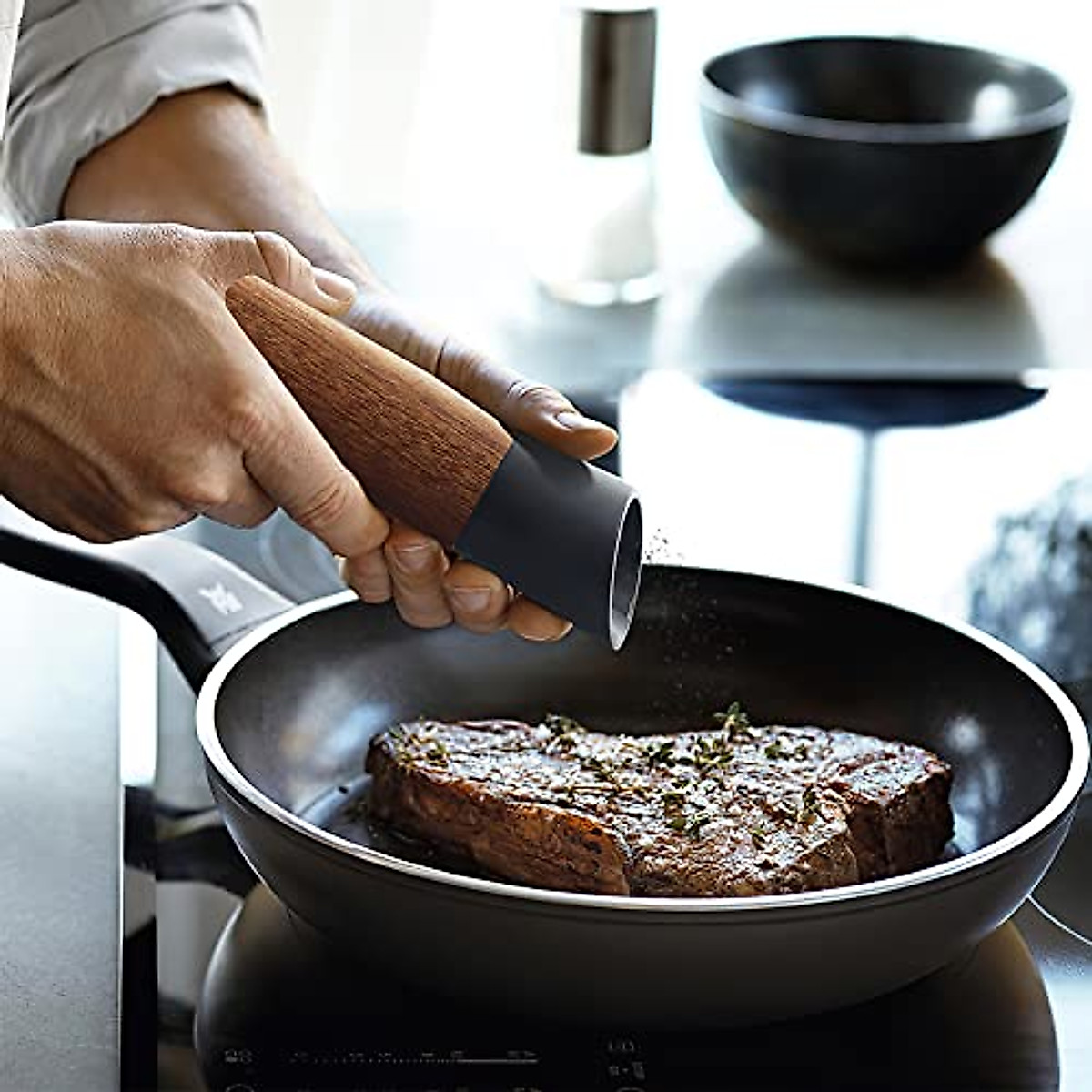 Pepper Grinder, Wood Pepper Grinder Pepper Mill, YFWOOD Manual Salt Grinder Adjustable Refillable Wooden Pepper Mill Salt - Gift（Black -1 Piece）