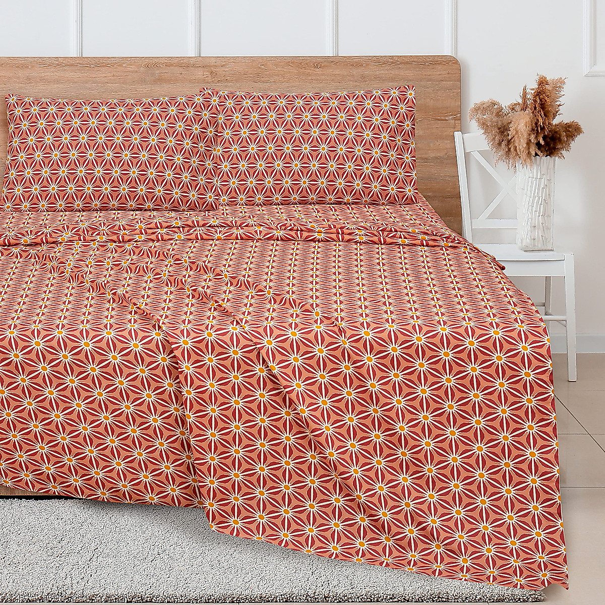 Royale Linens 300 Thread Count Printed 100% Cotton 4 Piece Full Bed Sheet Set - Sheet Set - 1 Fitted Sheet, 1 Flat Sheet, 2 Pillow case - Fade Resistant Luxury Full Size Sheet Set (Full, Printed Pink)