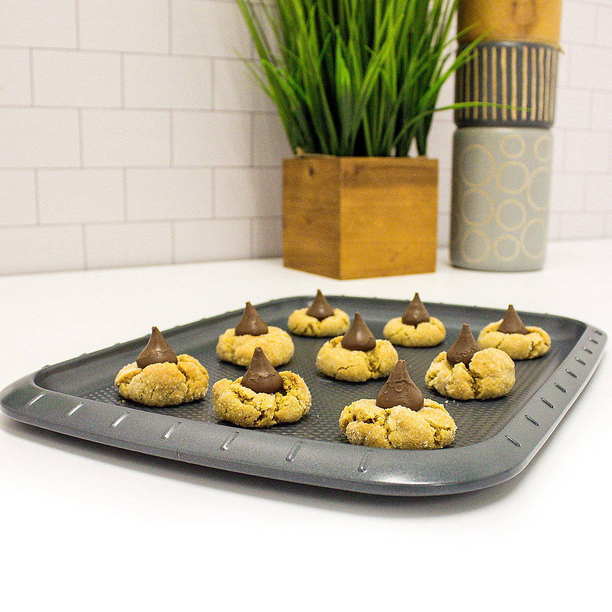 BergHOFF GEM Non-stick Carbon Steel Cookie Sheet 18.25", Rectangular, Ferno-Green, Non-Toxic Coating, Even Baking, Portion Control